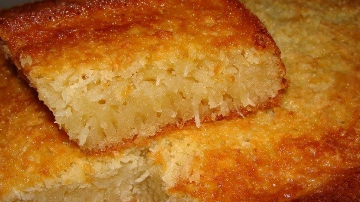 Bolo de Mandioca com coco - Genialidades