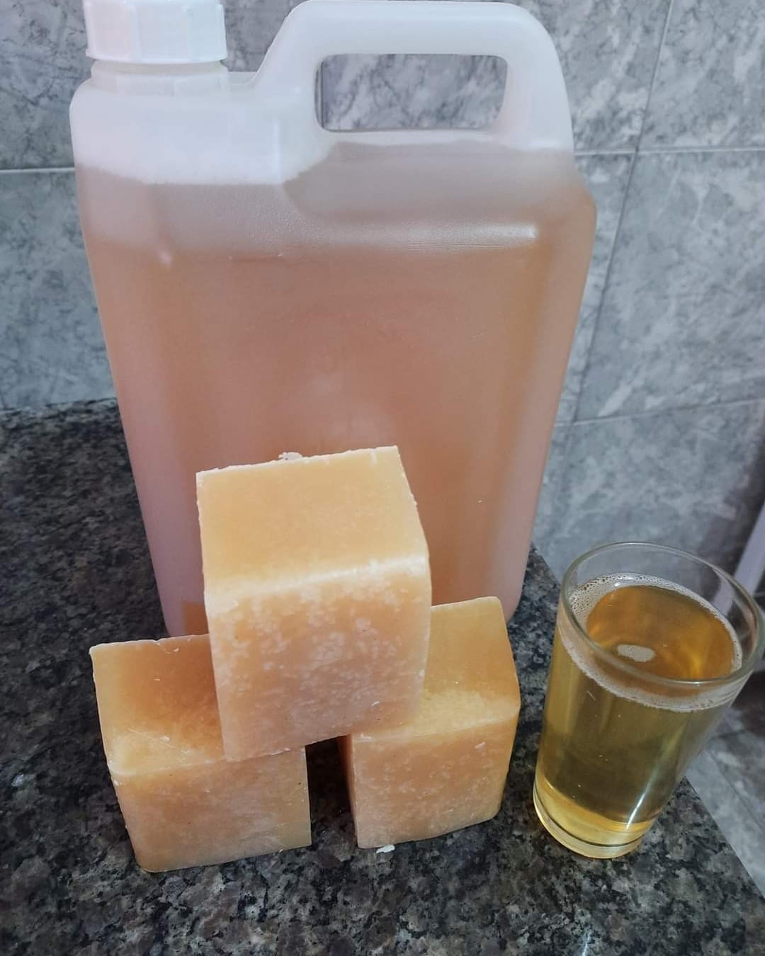 Sabão caseiro que adoro fazer... o resultado fica incrível! - Genialidades