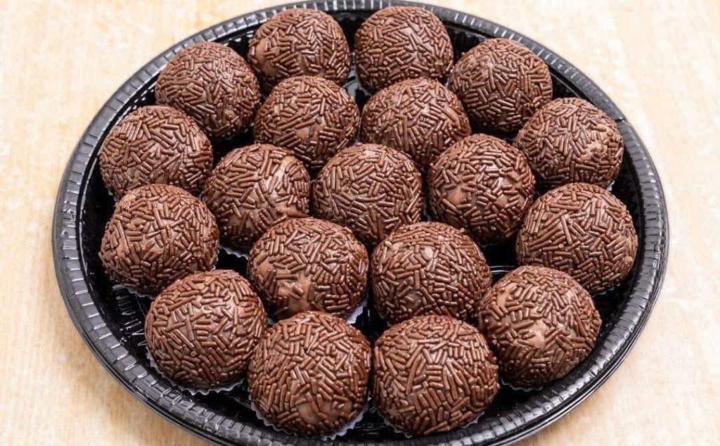 Brigadeiro Caseiro fácil e delicioso - Genialidades